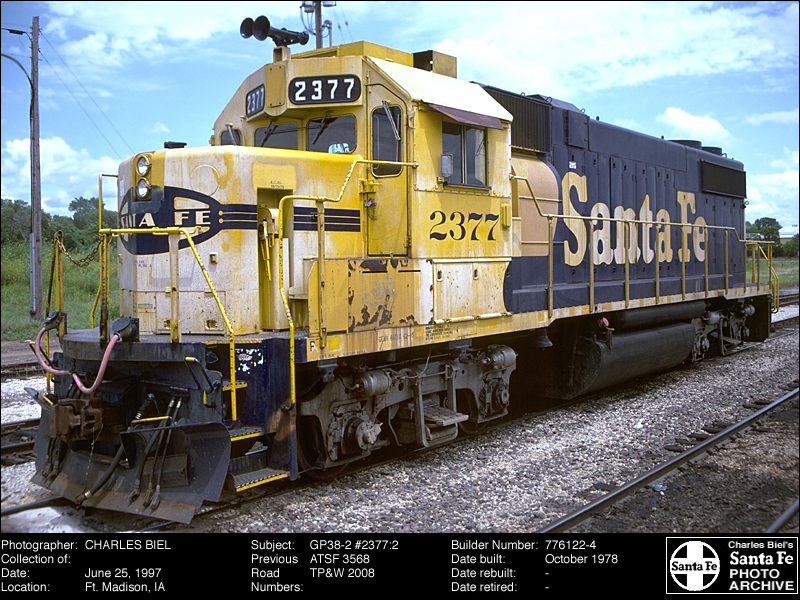 The ATSF Photo Archive - GP38-2 #2377