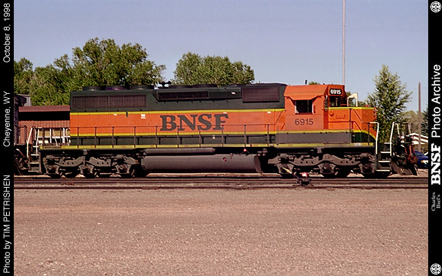 The BNSF Photo Archive - SD40-2 #6915
